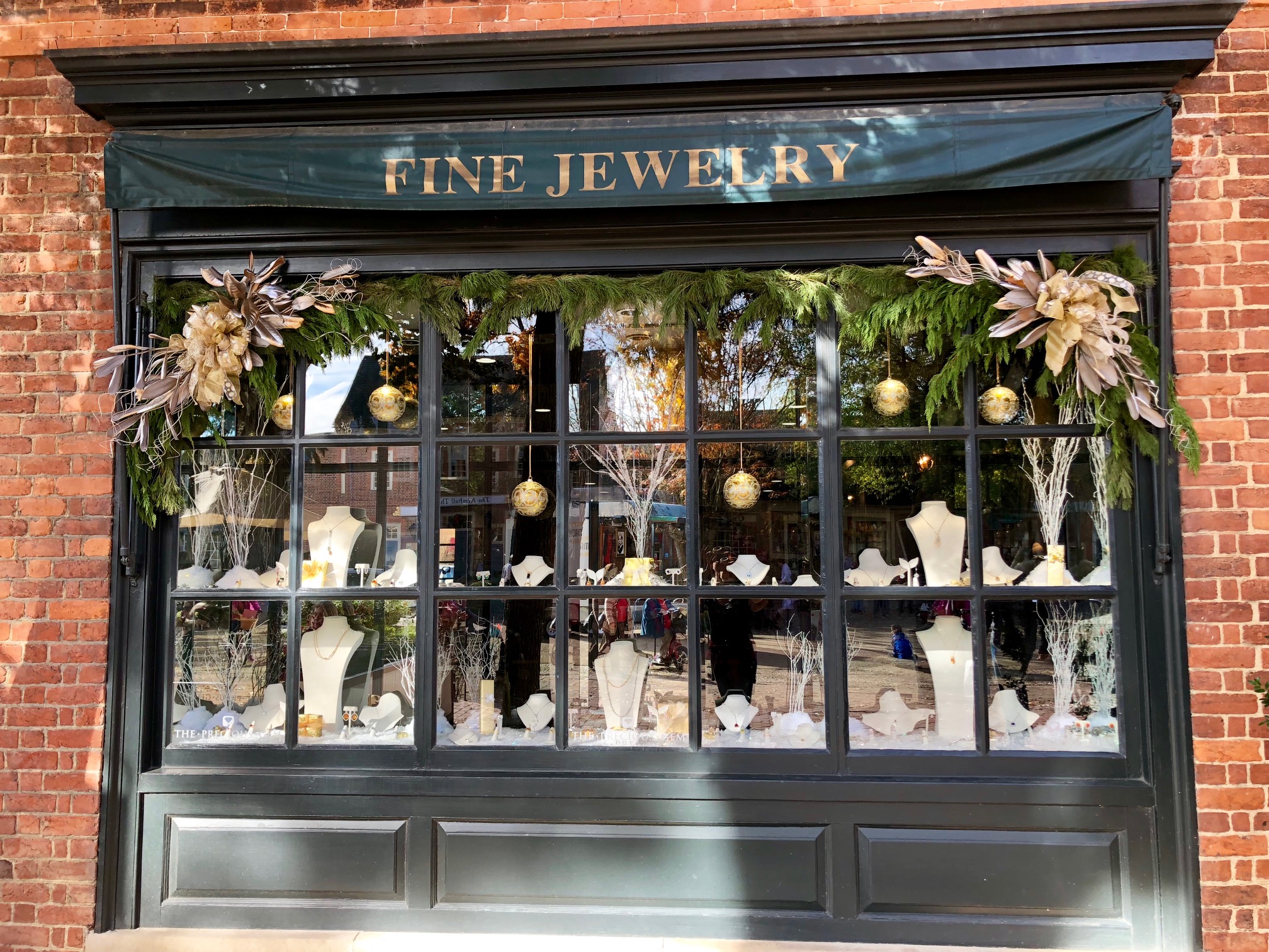 CHRISTMAS IN WILLIAMSBURG, VIRGINIA | Sonia Dekker